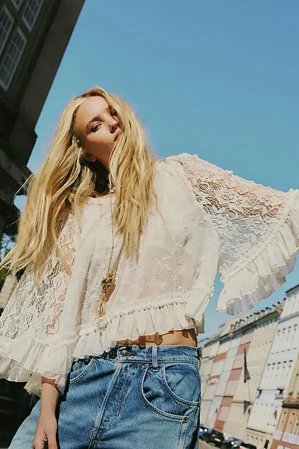 【idem】lace cape blouse アイボリー Free People Lace Cape Top - Clean Ivory | Editorialist